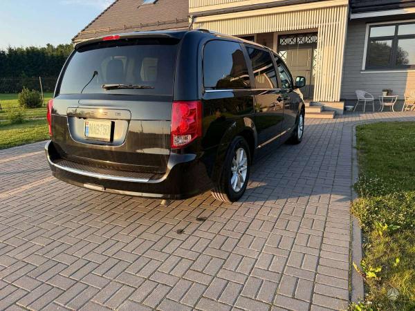 Melns Dodge Grand Caravan 2019 Palanga, ar dzinēja tilpumu 3.60 L un nobraukumu 166 tūkst. km par 9900 €, foto 2 vietnē AUTOMOTO.COM.LV