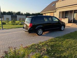 Melns Dodge Grand Caravan 2019 Palanga, ar dzinēja tilpumu 3.60 L un nobraukumu 166 tūkst. km par 9900 €, foto 4 vietnē AUTOMOTO.COM.LV