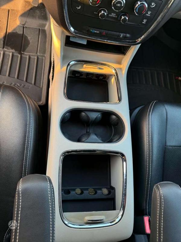Melns Dodge Grand Caravan 2019 Palanga, ar dzinēja tilpumu 3.60 L un nobraukumu 166 tūkst. km par 9900 €, foto 7 vietnē AUTOMOTO.COM.LV