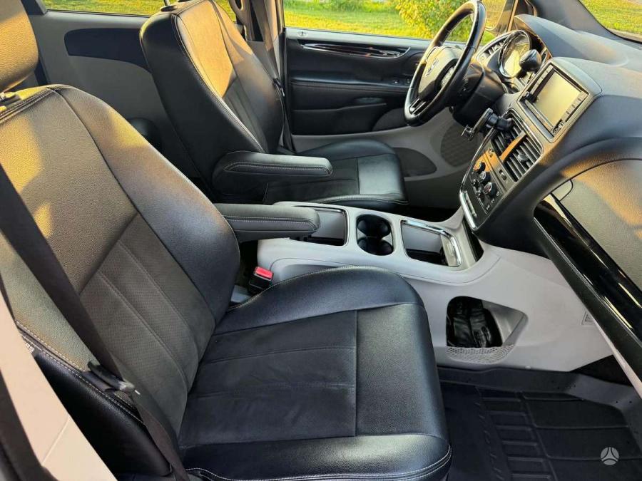 Melns Dodge Grand Caravan 2019 Palanga, ar dzinēja tilpumu 3.60 L un nobraukumu 166 tūkst. km par 9900 €, foto 9 vietnē AUTOMOTO.COM.LV