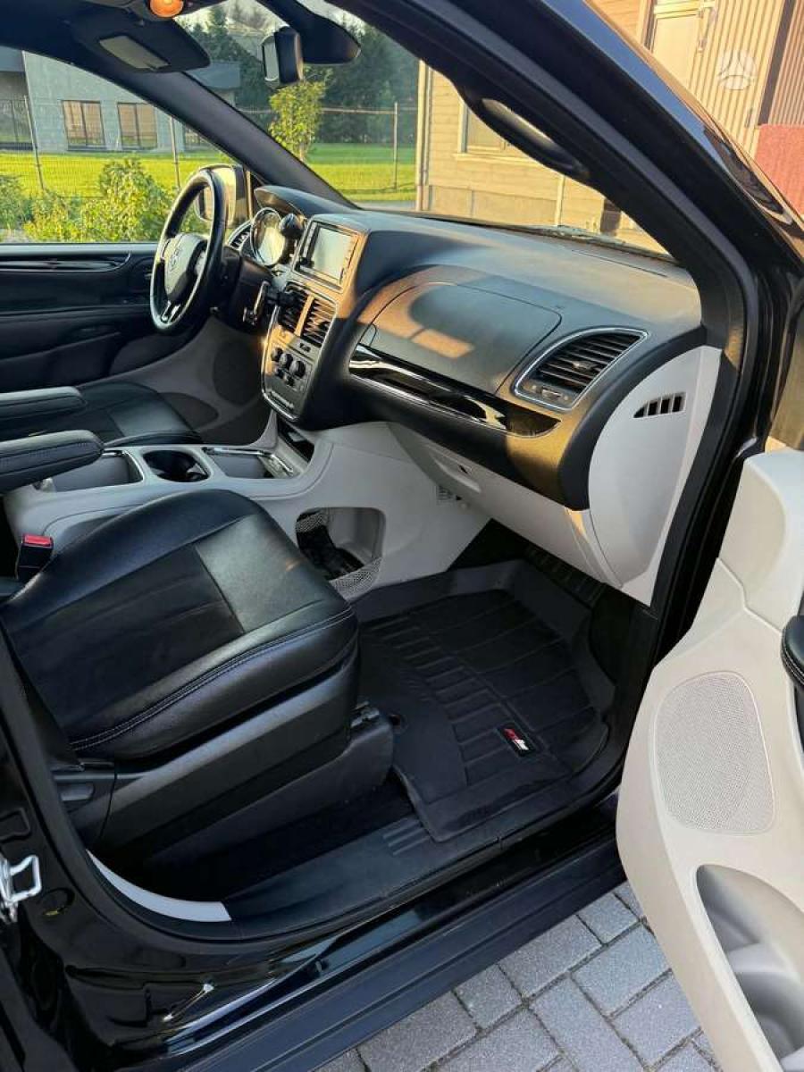 Melns Dodge Grand Caravan 2019 Palanga, ar dzinēja tilpumu 3.60 L un nobraukumu 166 tūkst. km par 9900 €, foto 18 vietnē AUTOMOTO.COM.LV