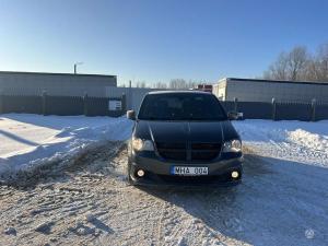 Melns Dodge Grand Caravan 2020 Kauņa, ar dzinēja tilpumu 3.60 L un nobraukumu 75 tūkst. km par 12700 €, foto  vietnē AUTOMOTO.COM.LV
