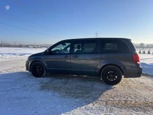 Melns Dodge Grand Caravan 2020 Kauņa, ar dzinēja tilpumu 3.60 L un nobraukumu 75 tūkst. km par 12700 €, foto 4 vietnē AUTOMOTO.COM.LV