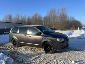 Melns Dodge Grand Caravan 2020 Kauņa, ar dzinēja tilpumu 3.60 L un nobraukumu 75 tūkst. km par 12700 €, foto 8 vietnē AUTOMOTO.COM.LV