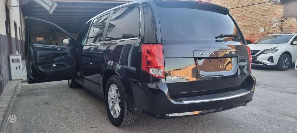 Black Dodge Grand Caravan 2020 in Siauliai, with an engine capacity of 3.60 L and mileage of 118 thousand km for 10970 €, photo 2 on AUTOMOTO.COM.LV