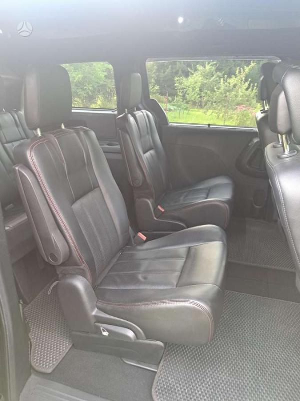 Black Dodge Grand Caravan 2020 in Vilnius, with an engine capacity of 3.60 L and mileage of 95 thousand km for 11700 €, photo 10 on AUTOMOTO.COM.LV