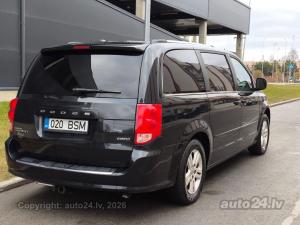 Black Dodge Grand Caravan 2013 in Tallinn, with an engine capacity of 3.60 L and mileage of 267 thousand km for 3999 €, photo 8 on AUTOMOTO.COM.LV