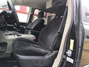 Black Dodge Grand Caravan 2013 in Tallinn, with an engine capacity of 3.60 L and mileage of 267 thousand km for 3999 €, photo 9 on AUTOMOTO.COM.LV