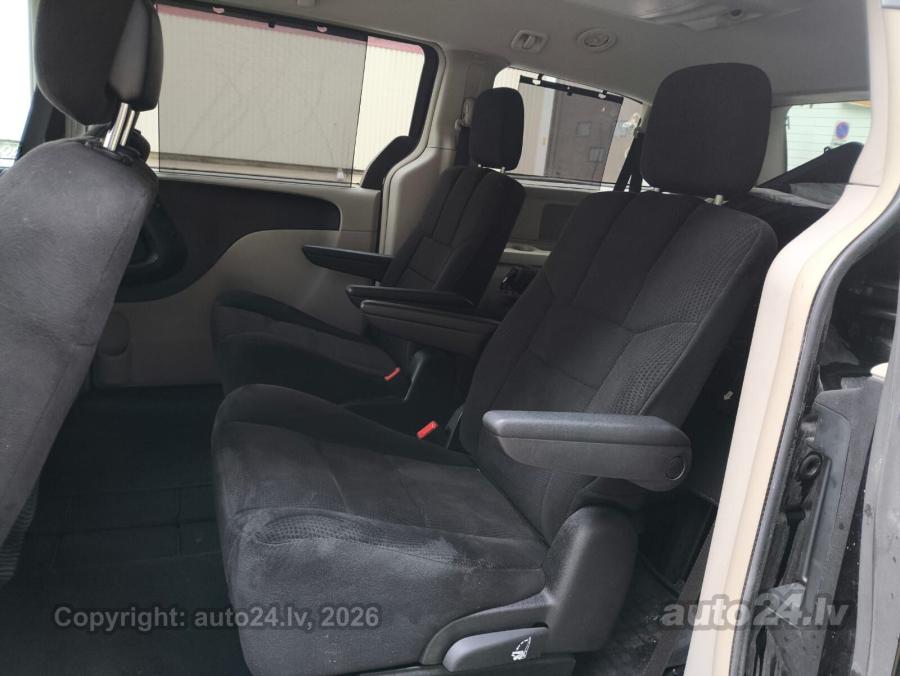 Black Dodge Grand Caravan 2013 in Tallinn, with an engine capacity of 3.60 L and mileage of 267 thousand km for 3999 €, photo 12 on AUTOMOTO.COM.LV