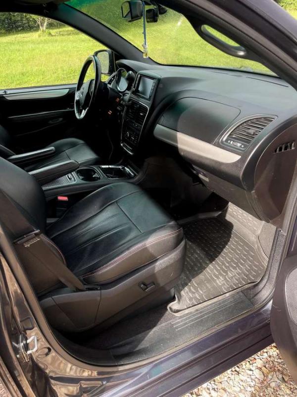 Zils Dodge Grand Caravan 2013 Klaipėda, ar dzinēja tilpumu 0.00 L un nobraukumu 263 tūkst. km par 6800 €, foto 8 vietnē AUTOMOTO.COM.LV