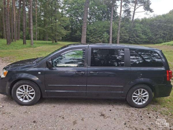 Blue Dodge Grand Caravan 2014 in Vilnius, with an engine capacity of 3.60 L and mileage of 265 thousand km for 6900 €, photo 2 on AUTOMOTO.COM.LV