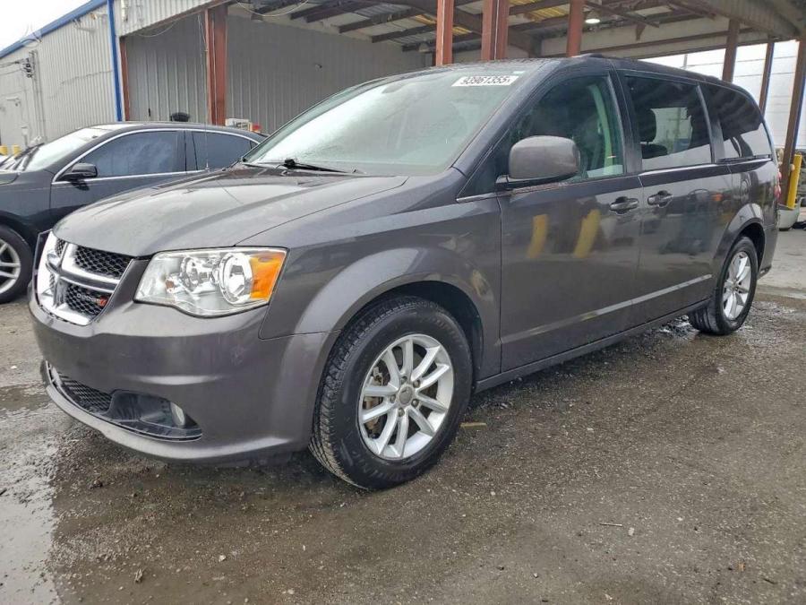 Brown Dodge Grand Caravan 2020 in Siauliai, with an engine capacity of 3.60 L and mileage of 225 thousand km for 6050 €, photo 1 on AUTOMOTO.COM.LV