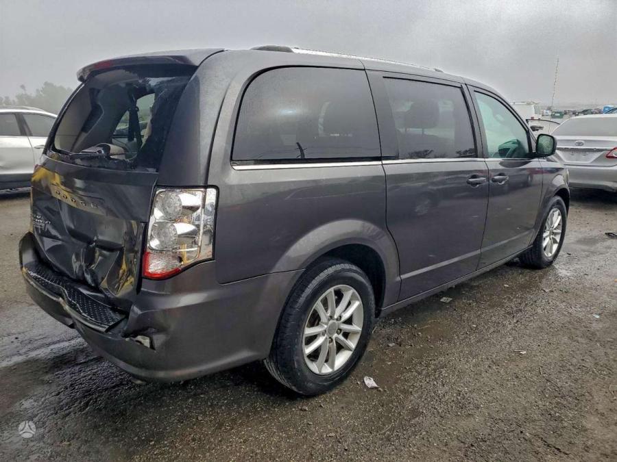 Brown Dodge Grand Caravan 2020 in Siauliai, with an engine capacity of 3.60 L and mileage of 225 thousand km for 6050 €, photo 5 on AUTOMOTO.COM.LV