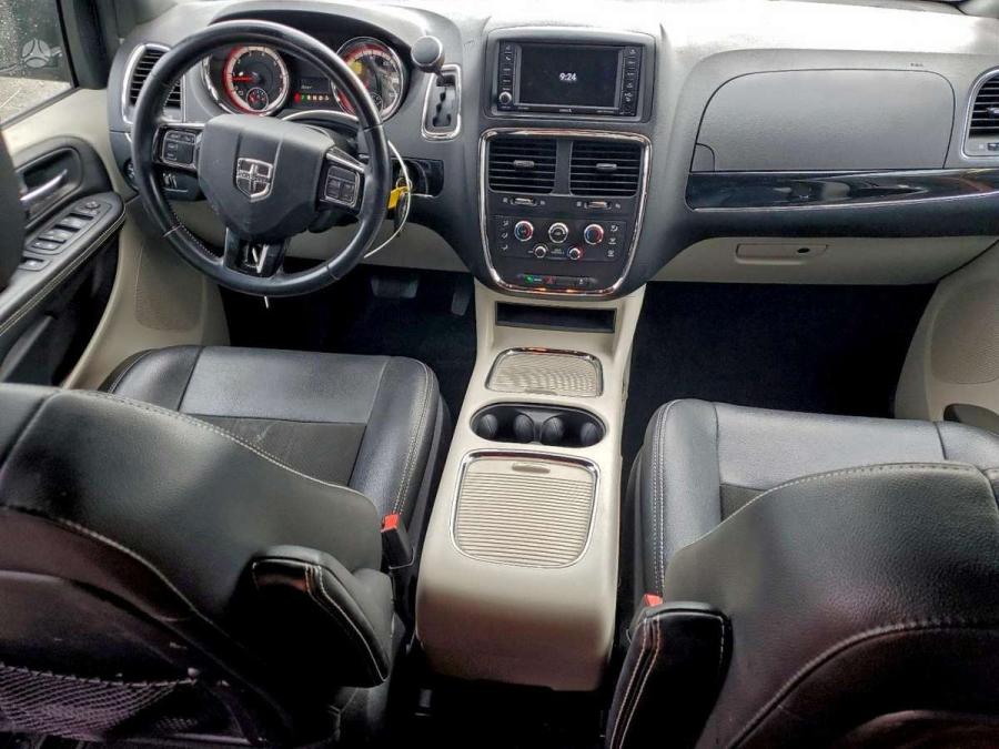 Brown Dodge Grand Caravan 2020 in Siauliai, with an engine capacity of 3.60 L and mileage of 225 thousand km for 6050 €, photo 8 on AUTOMOTO.COM.LV