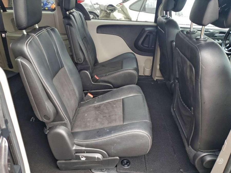 Brown Dodge Grand Caravan 2020 in Siauliai, with an engine capacity of 3.60 L and mileage of 225 thousand km for 6050 €, photo 11 on AUTOMOTO.COM.LV