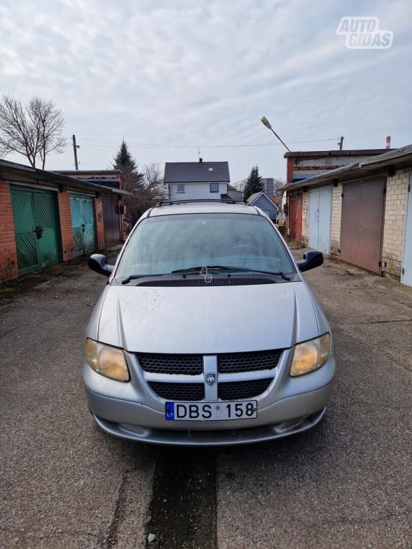 Pelēks Dodge Grand Caravan 2001 Klaipėda, ar dzinēja tilpumu 3.30 L un nobraukumu 150 tūkst. km par 750 €, foto 1 vietnē AUTOMOTO.COM.LV