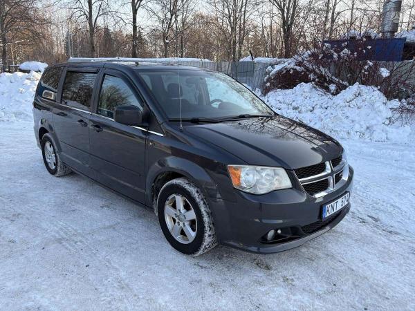 Grey Dodge Grand Caravan 2012 in Gargzdai, with an engine capacity of 3.60 L and mileage of 220 thousand km for 4500 €, photo 2 on AUTOMOTO.COM.LV