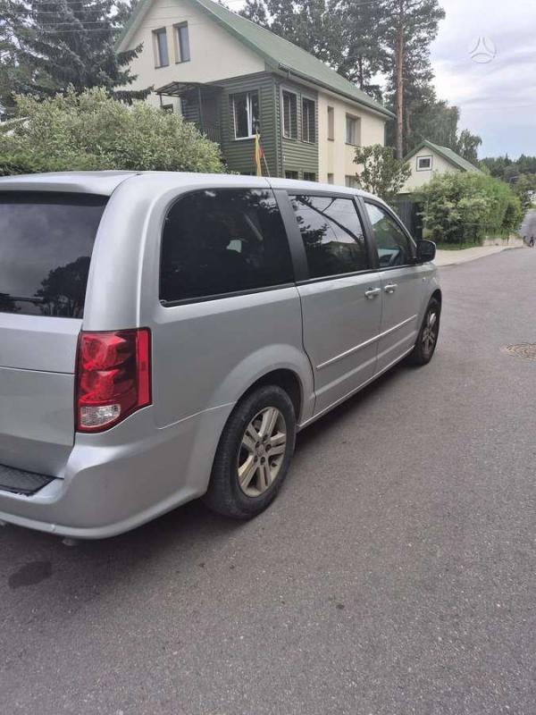 Grey Dodge Grand Caravan 2012 in Vilnius, with an engine capacity of 3.60 L and mileage of 211 thousand km for 2500 €, photo 3 on AUTOMOTO.COM.LV