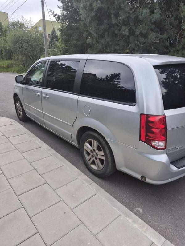 Grey Dodge Grand Caravan 2012 in Vilnius, with an engine capacity of 3.60 L and mileage of 211 thousand km for 2500 €, photo 5 on AUTOMOTO.COM.LV