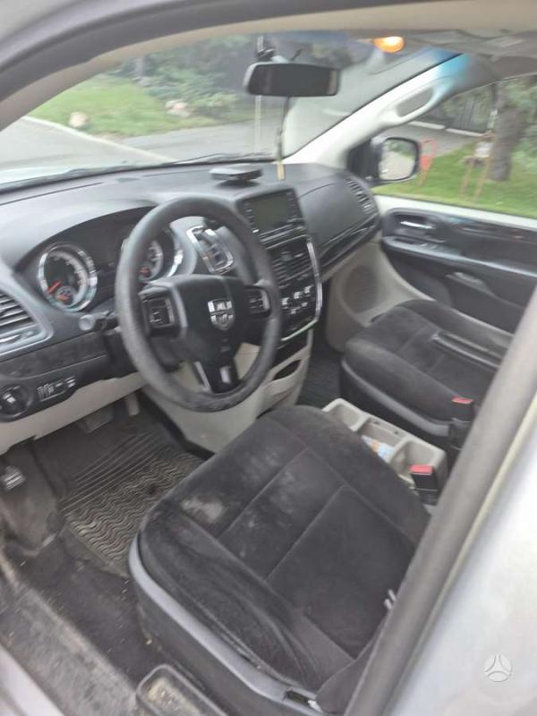 Grey Dodge Grand Caravan 2012 in Vilnius, with an engine capacity of 3.60 L and mileage of 211 thousand km for 2500 €, photo 8 on AUTOMOTO.COM.LV