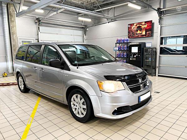 Grey Dodge Grand Caravan 2013 in Vilnius, with an engine capacity of 3.60 L and mileage of 166 thousand km for 4599 €, photo 3 on AUTOMOTO.COM.LV