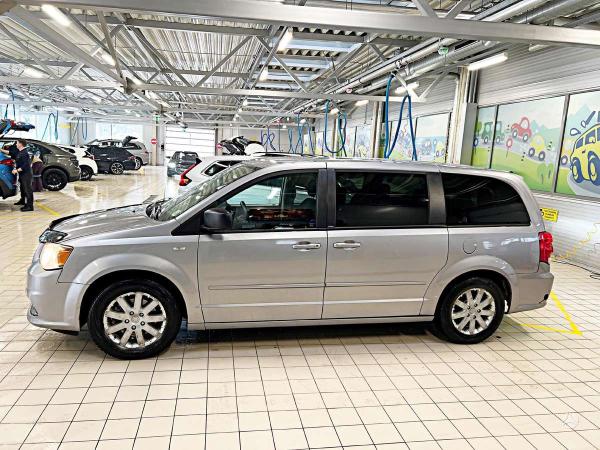 Grey Dodge Grand Caravan 2013 in Vilnius, with an engine capacity of 3.60 L and mileage of 166 thousand km for 4599 €, photo 6 on AUTOMOTO.COM.LV