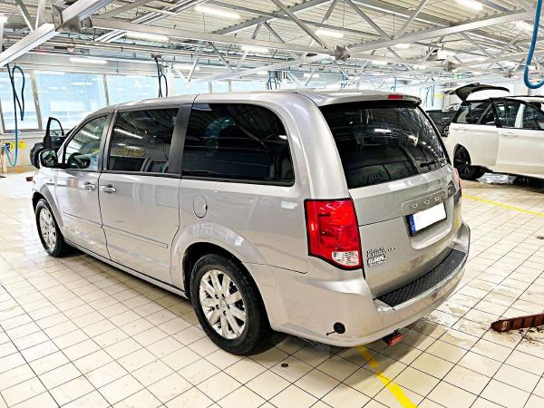 Grey Dodge Grand Caravan 2013 in Vilnius, with an engine capacity of 3.60 L and mileage of 166 thousand km for 4599 €, photo 8 on AUTOMOTO.COM.LV