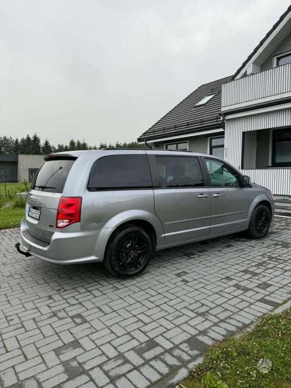 Grey Dodge Grand Caravan 2013 in Klaipeda, with an engine capacity of 3.60 L and mileage of 182 thousand km for 5800 €, photo 2 on AUTOMOTO.COM.LV