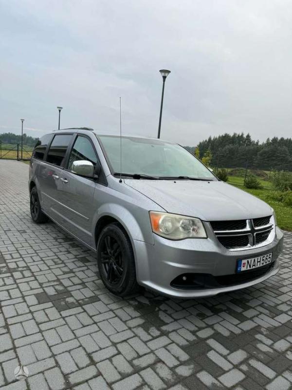 Grey Dodge Grand Caravan 2013 in Klaipeda, with an engine capacity of 3.60 L and mileage of 182 thousand km for 5800 €, photo 3 on AUTOMOTO.COM.LV