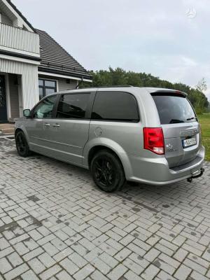 Pelēks Dodge Grand Caravan 2013 Klaipėda, ar dzinēja tilpumu 3.60 L un nobraukumu 182 tūkst. km par 5800 €, foto  vietnē AUTOMOTO.COM.LV