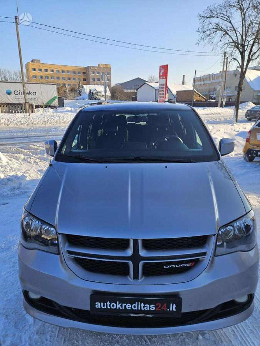 Grey Dodge Grand Caravan 2014 in Siauliai, with an engine capacity of 3.60 L and mileage of 228 thousand km for 8450 €, photo 3 on AUTOMOTO.COM.LV