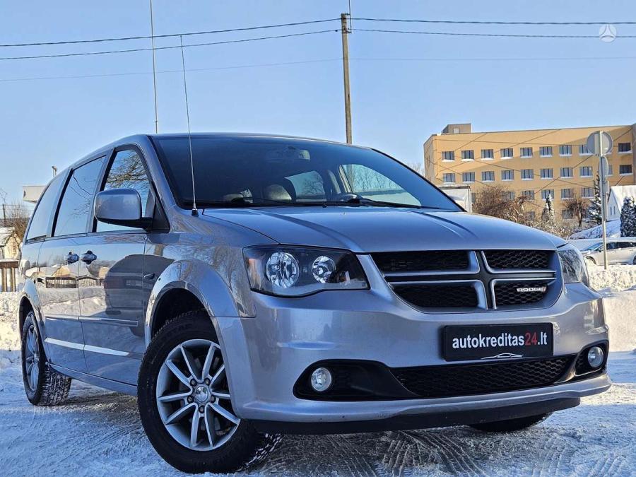 Grey Dodge Grand Caravan 2014 in Siauliai, with an engine capacity of 3.60 L and mileage of 228 thousand km for 8450 €, photo 4 on AUTOMOTO.COM.LV