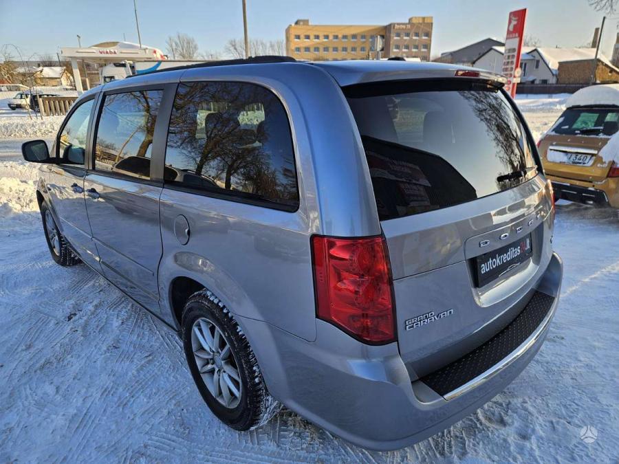 Grey Dodge Grand Caravan 2014 in Siauliai, with an engine capacity of 3.60 L and mileage of 228 thousand km for 8450 €, photo 5 on AUTOMOTO.COM.LV