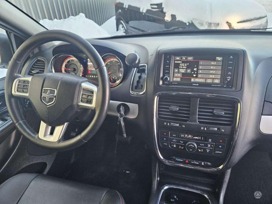 Grey Dodge Grand Caravan 2014 in Siauliai, with an engine capacity of 3.60 L and mileage of 228 thousand km for 8450 €, photo 22 on AUTOMOTO.COM.LV