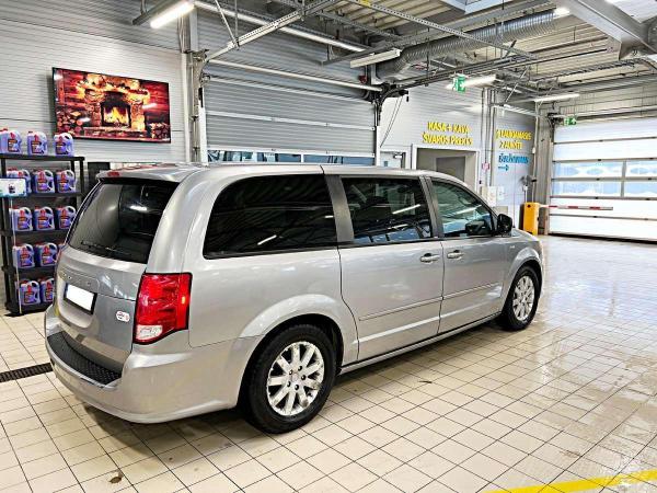 Pelēks Dodge Grand Caravan 2014 Viļņa, ar dzinēja tilpumu 3.60 L un nobraukumu 166 tūkst. km par 4850 €, foto 1 vietnē AUTOMOTO.COM.LV