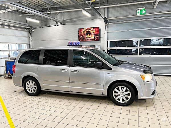 Pelēks Dodge Grand Caravan 2014 Viļņa, ar dzinēja tilpumu 3.60 L un nobraukumu 166 tūkst. km par 4850 €, foto 2 vietnē AUTOMOTO.COM.LV