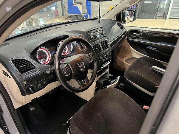 Pelēks Dodge Grand Caravan 2014 Viļņa, ar dzinēja tilpumu 3.60 L un nobraukumu 166 tūkst. km par 4850 €, foto 10 vietnē AUTOMOTO.COM.LV