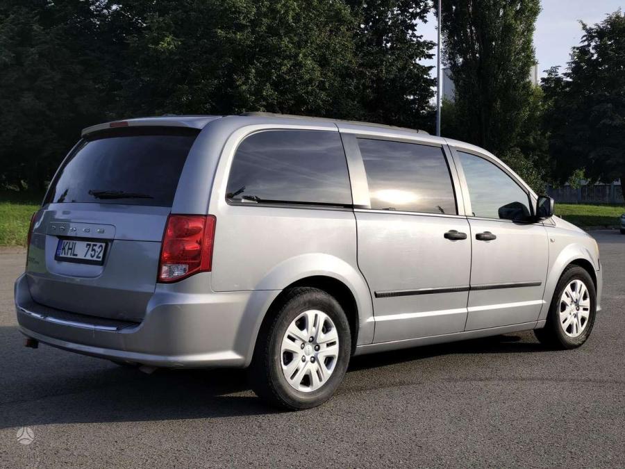 Grey Dodge Grand Caravan 2014 in Klaipeda, with an engine capacity of 3.60 L and mileage of 210 thousand km for 4500 €, photo 5 on AUTOMOTO.COM.LV