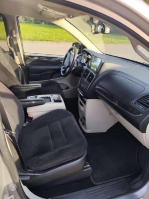 Grey Dodge Grand Caravan 2014 in Klaipeda, with an engine capacity of 3.60 L and mileage of 210 thousand km for 4500 €, photo 6 on AUTOMOTO.COM.LV