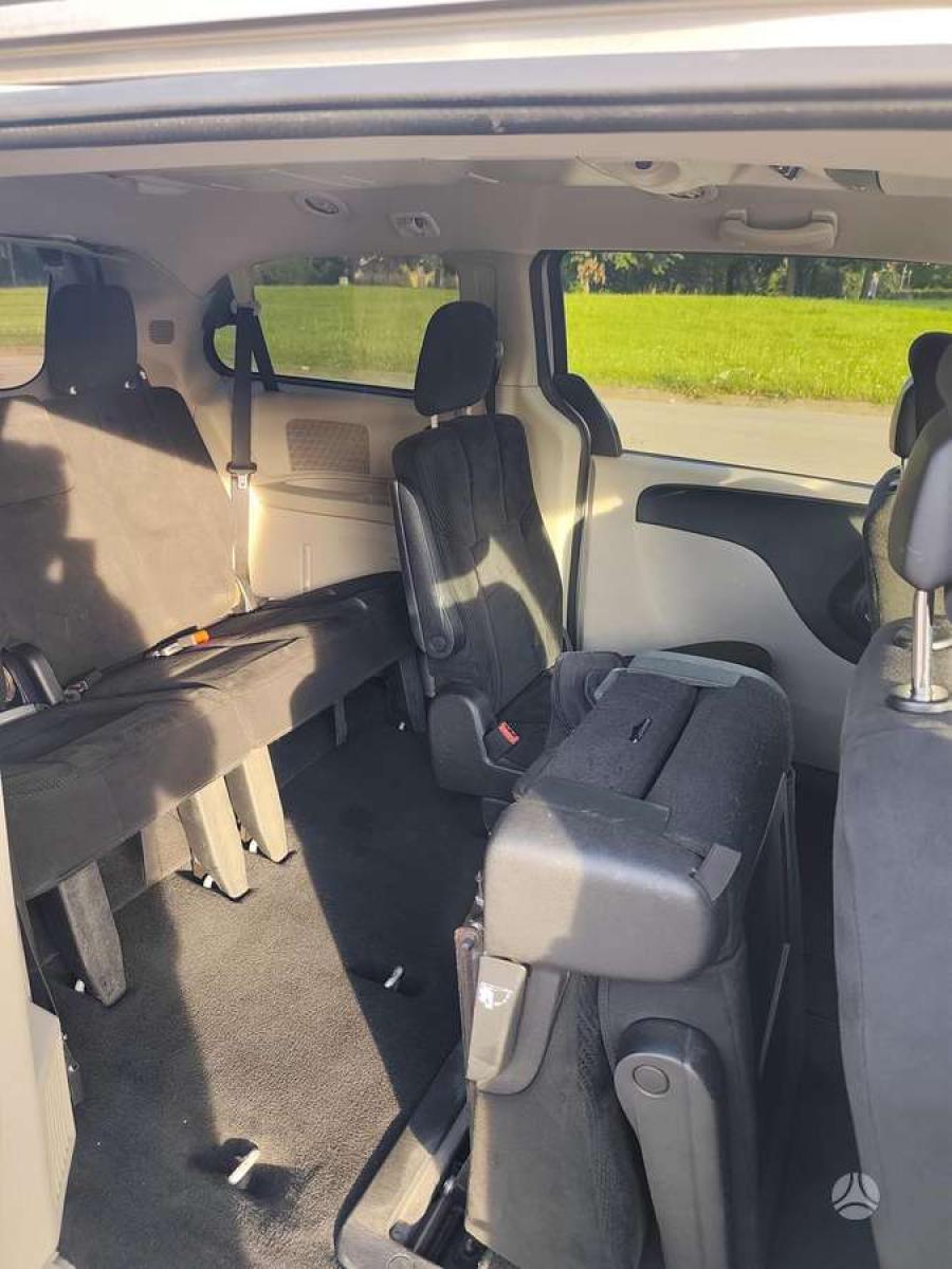 Grey Dodge Grand Caravan 2014 in Klaipeda, with an engine capacity of 3.60 L and mileage of 210 thousand km for 4500 €, photo 8 on AUTOMOTO.COM.LV