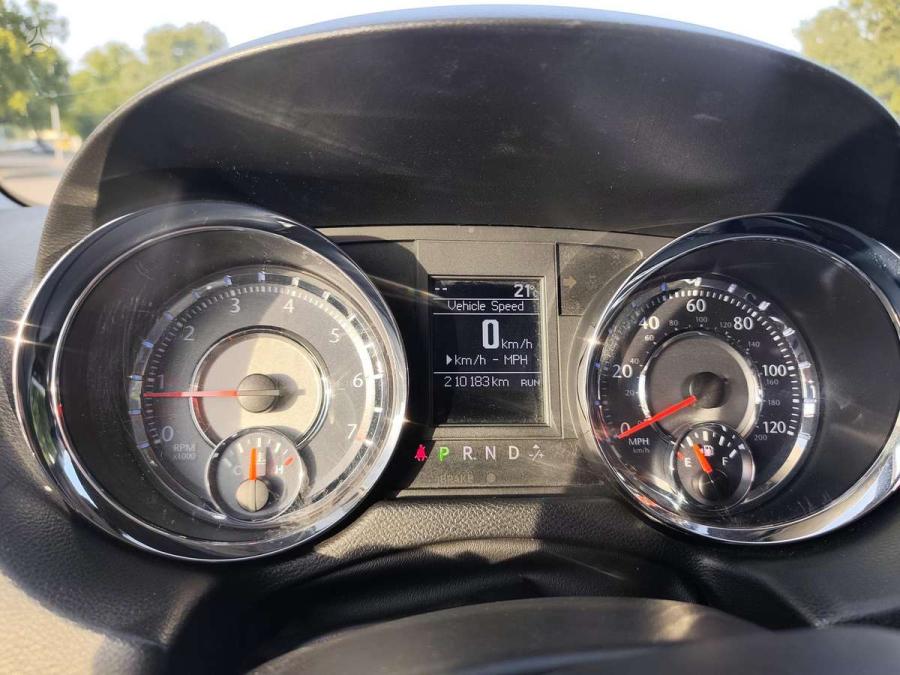 Grey Dodge Grand Caravan 2014 in Klaipeda, with an engine capacity of 3.60 L and mileage of 210 thousand km for 4500 €, photo 10 on AUTOMOTO.COM.LV