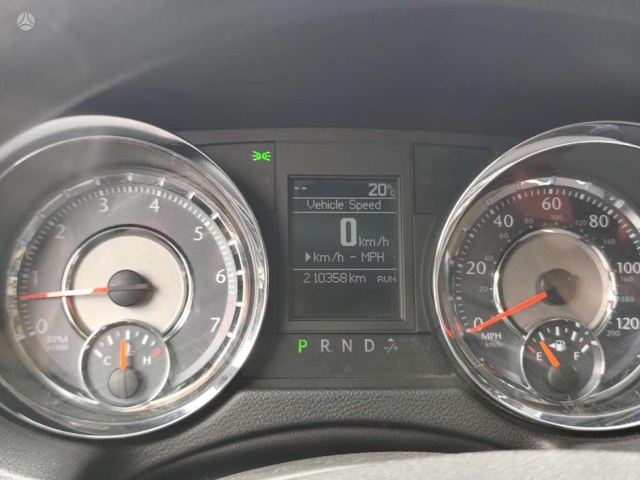 Grey Dodge Grand Caravan 2014 in Klaipeda, with an engine capacity of 3.60 L and mileage of 210 thousand km for 4500 €, photo 11 on AUTOMOTO.COM.LV