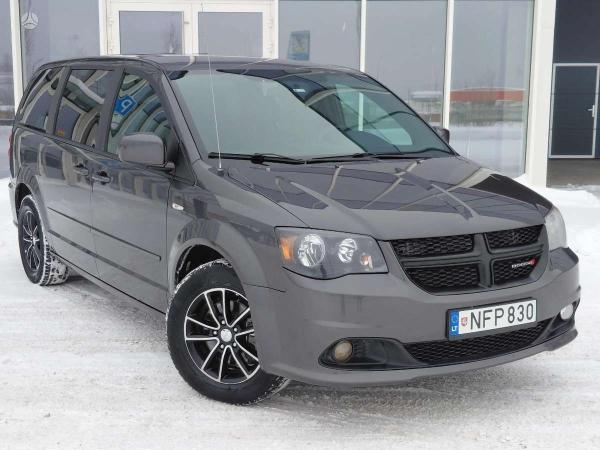 Grey Dodge Grand Caravan 2015 in Vilnius, with an engine capacity of 3.60 L and mileage of 309 thousand km for 6500 €, photo 1 on AUTOMOTO.COM.LV