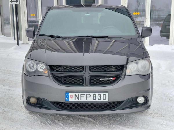 Grey Dodge Grand Caravan 2015 in Vilnius, with an engine capacity of 3.60 L and mileage of 309 thousand km for 6500 €, photo 2 on AUTOMOTO.COM.LV