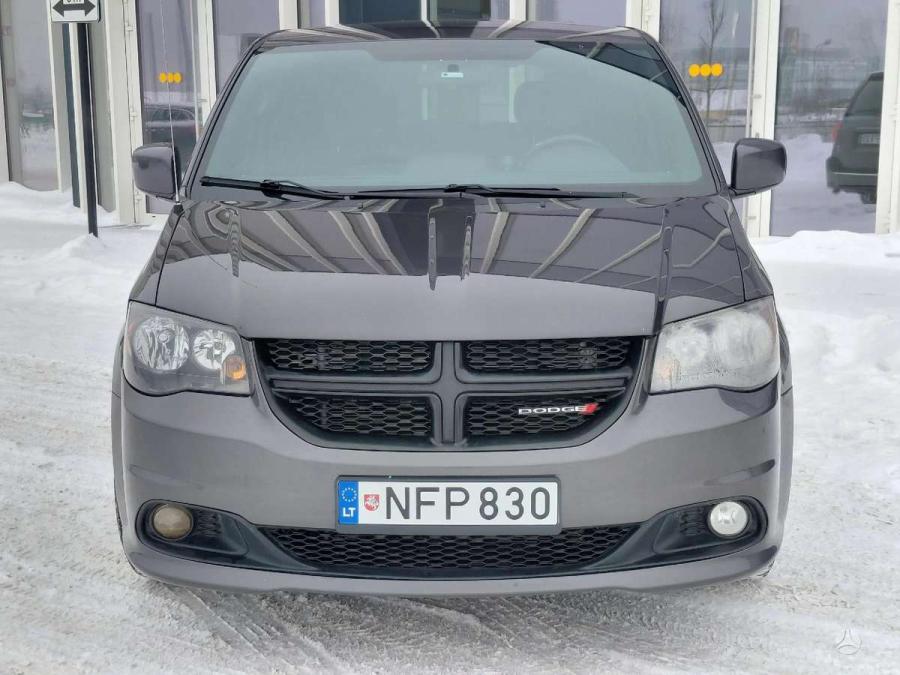 Pelēks Dodge Grand Caravan 2015 Viļņa, ar dzinēja tilpumu 3.60 L un nobraukumu 309 tūkst. km par 6500 €, foto 2 vietnē AUTOMOTO.COM.LV