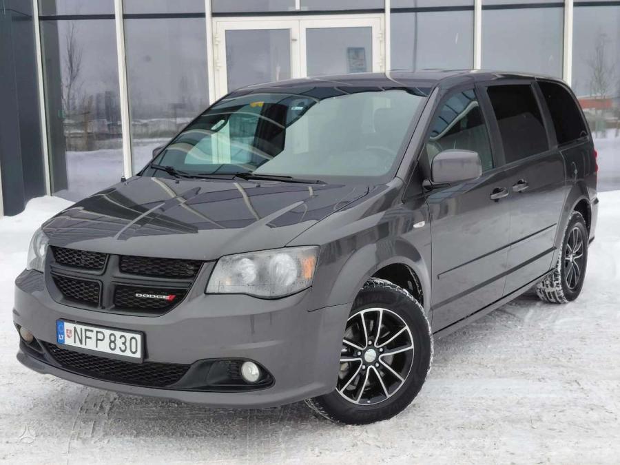 Pelēks Dodge Grand Caravan 2015 Viļņa, ar dzinēja tilpumu 3.60 L un nobraukumu 309 tūkst. km par 6500 €, foto 3 vietnē AUTOMOTO.COM.LV