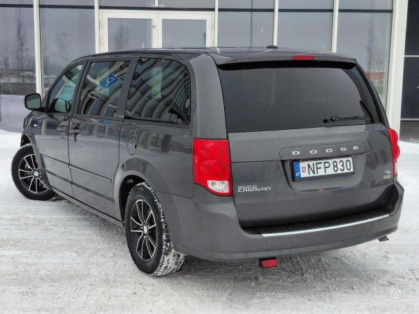 Grey Dodge Grand Caravan 2015 in Vilnius, with an engine capacity of 3.60 L and mileage of 309 thousand km for 6500 €, photo 4 on AUTOMOTO.COM.LV