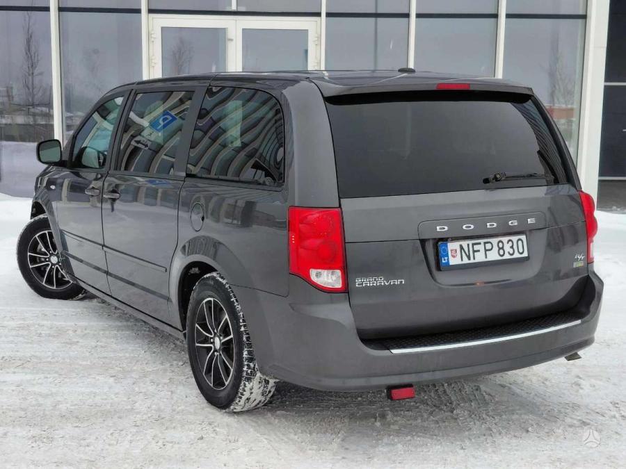 Pelēks Dodge Grand Caravan 2015 Viļņa, ar dzinēja tilpumu 3.60 L un nobraukumu 309 tūkst. km par 6500 €, foto 4 vietnē AUTOMOTO.COM.LV