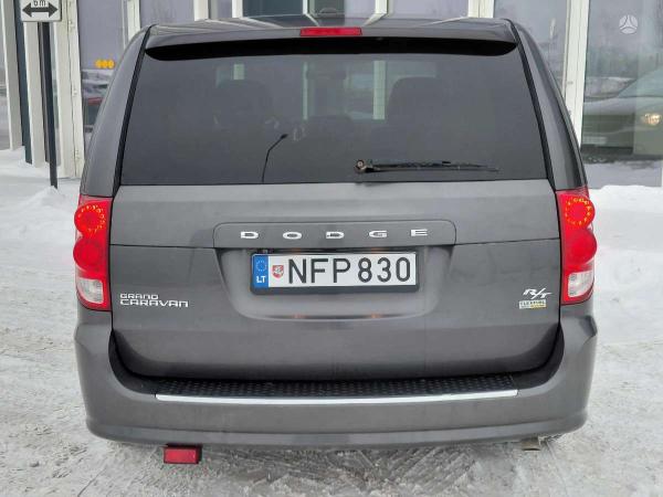 Grey Dodge Grand Caravan 2015 in Vilnius, with an engine capacity of 3.60 L and mileage of 309 thousand km for 6500 €, photo 5 on AUTOMOTO.COM.LV