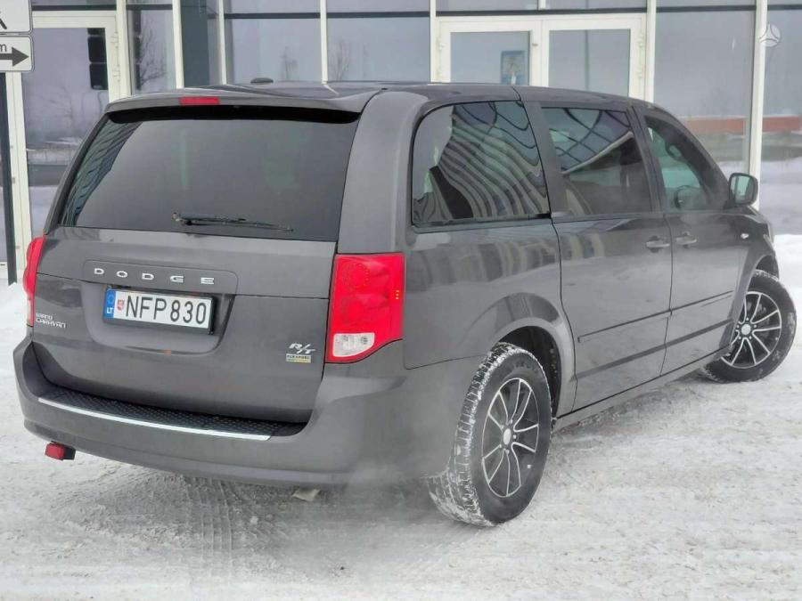 Pelēks Dodge Grand Caravan 2015 Viļņa, ar dzinēja tilpumu 3.60 L un nobraukumu 309 tūkst. km par 6500 €, foto 6 vietnē AUTOMOTO.COM.LV